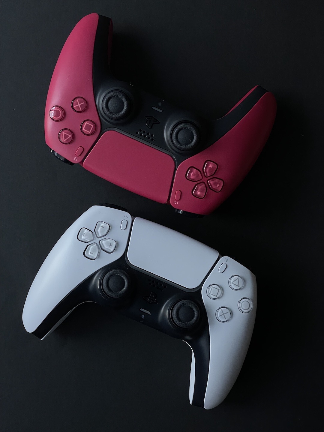 Unboxing DualSense Cosmic Red - Tomiiks.com